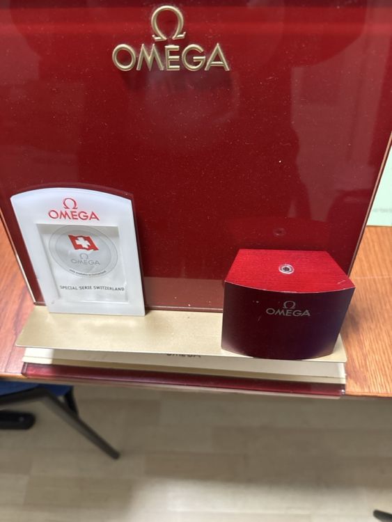 Très jolie display OMEGA (D'occasion) à La Chaux-de-Fonds pour CHF 105 ...