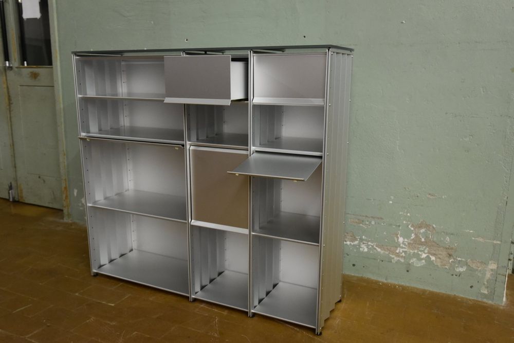 Schweizer Designer Regal aus Aluminium Radar (Gebraucht) in ...