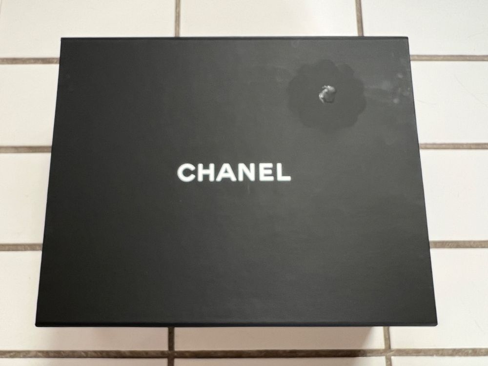 Chanel Box (Gebraucht) in Zürich für CHF 34 – mit Lieferung auf Ricardo ...
