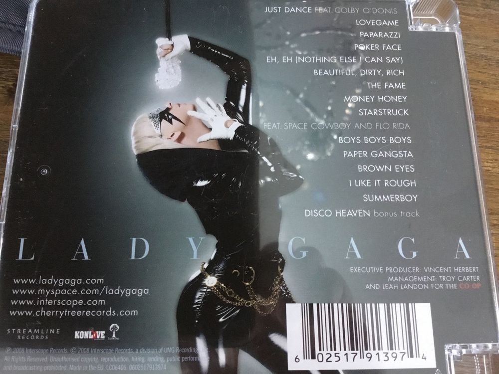 Lady GAGA (Gebraucht) in Thierachern für CHF 2.5 – mit Lieferung auf ...