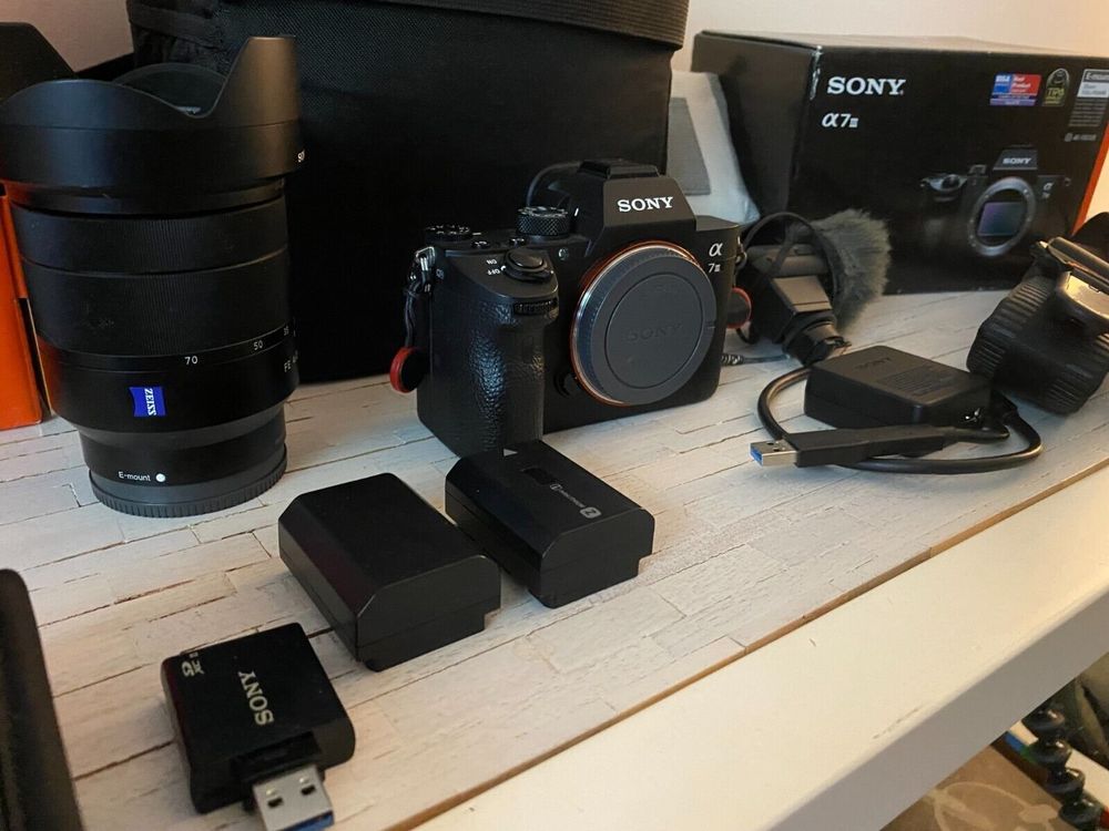 SONY A7III 24MP avec Zeiss FE 24-70 + accessoires | Kaufen auf Ricardo