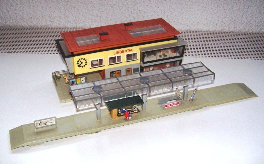 Faller H0: Bahnhof Lindental mit Bahnsteig + Figuren. | Acheter sur Ricardo