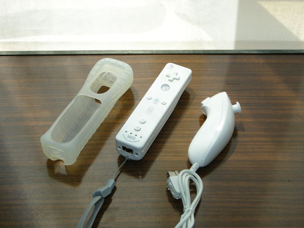 Wii Motion Plus Controller & Nunchuk & Silikonhülle | Kaufen auf Ricardo