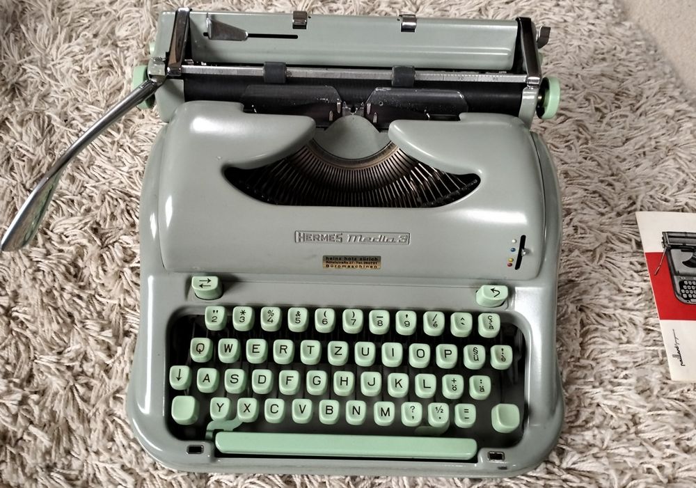 Antike mechanische Schreibmaschine Hermes Media 3 (Gebraucht) in Mettmenstetten für CHF 30 – mit ...