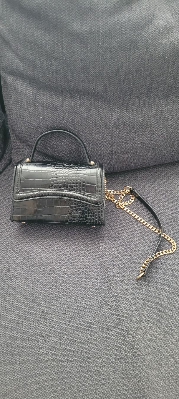 Sac à main noir élégant avec chaîne dorée (Neuf (Voir description)) à ...