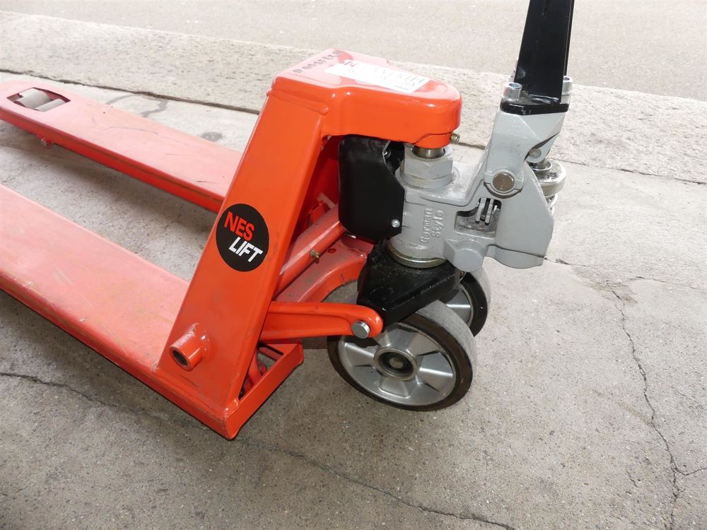 034) NesLift Paletten Hubwagen 2000 Kg. (Gebraucht) in Otelfingen für CHF 214 – nur Abholung auf ...