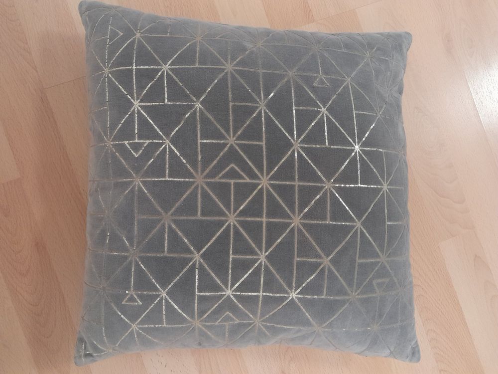 7 schöne Polster | Kaufen auf Ricardo