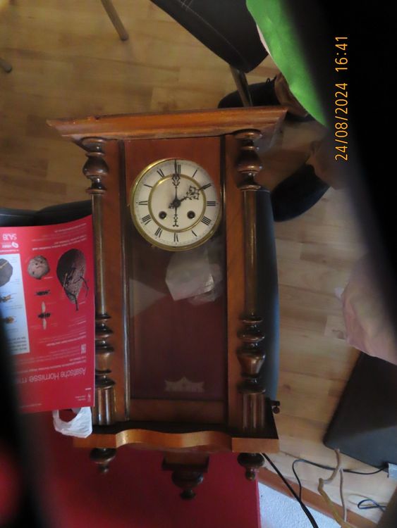 Pendule, ca. 1905 in Holz, 60 hoch, 30 breit, 17 tief. | Kaufen auf Ricardo