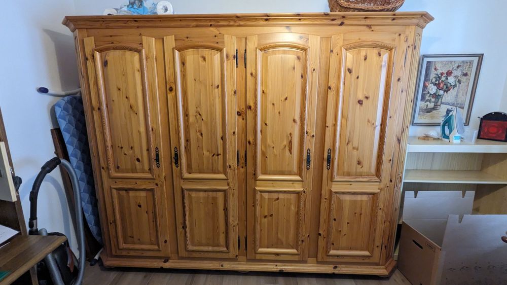Elegantes Kiefer Schrank Gebraucht Fotos