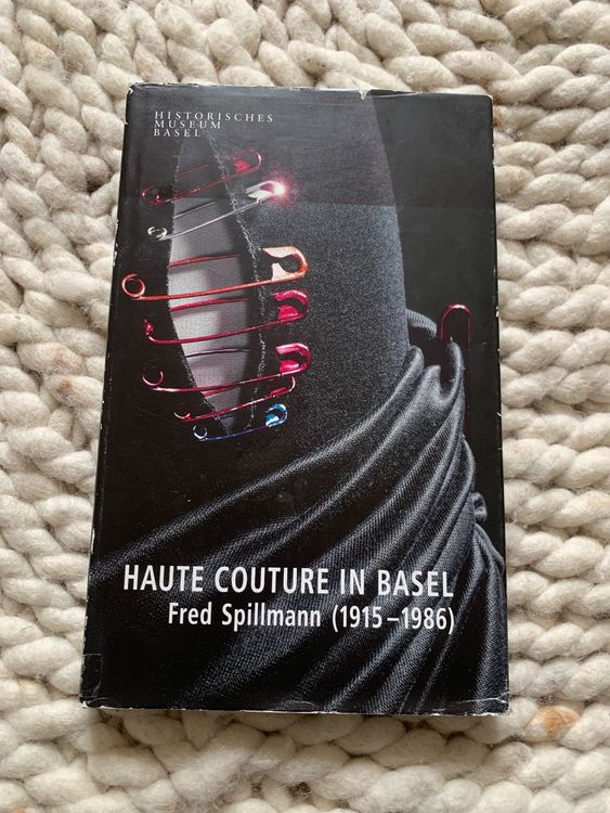 Buch Haute Couture in Basel Fred Spillmann (Gebraucht) in Richterswil für CHF 2 – mit Lieferung ...