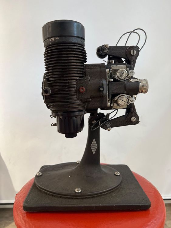 Vintage Bell & Howell Filmo 57-S Projector With Case (Gebraucht) in ...