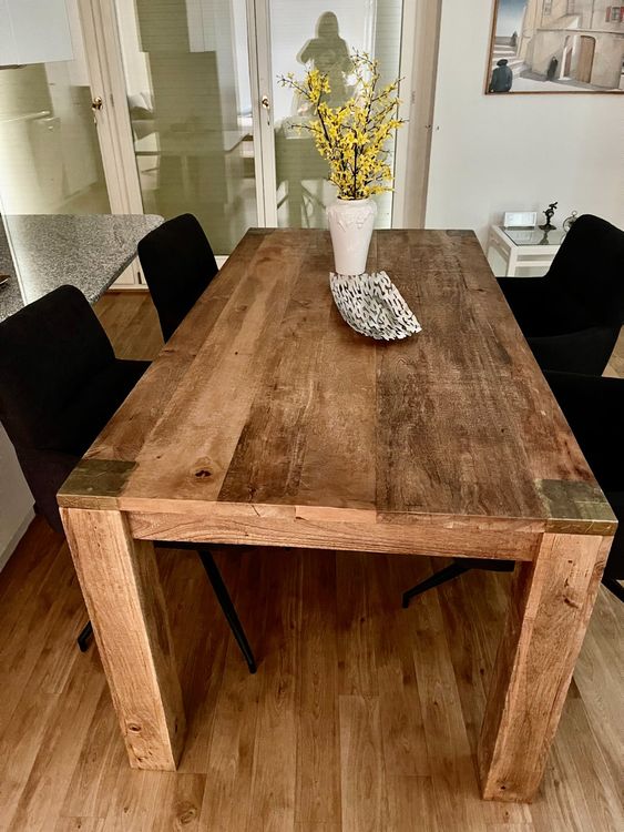 Massiver Holz Esstisch mit Charme und viel Platz | Kaufen auf Ricardo