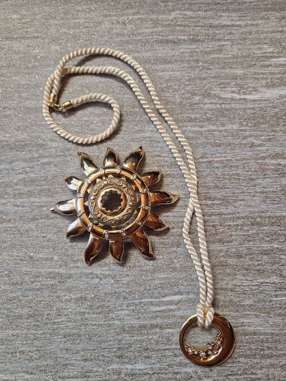 Seidenkordel weiss + 2 Anhänger Gold Pierre Lang (Gebraucht) in ...