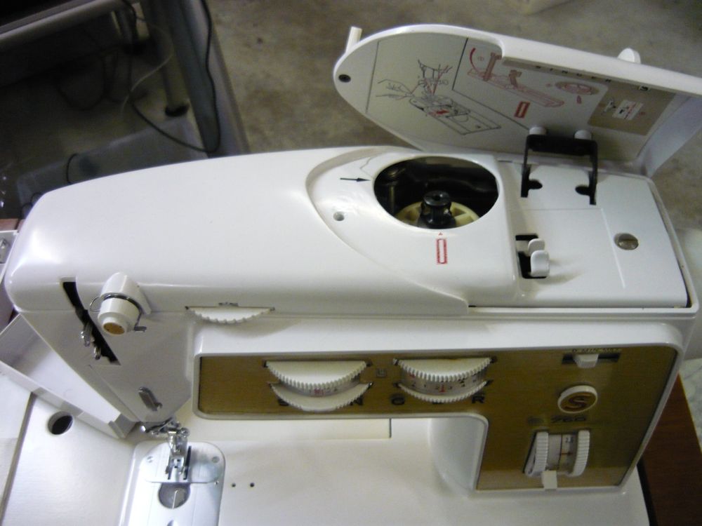 Machine à coudre Singer 760 (D'occasion) à Etagnières pour CHF 100 – retrait uniquement ...