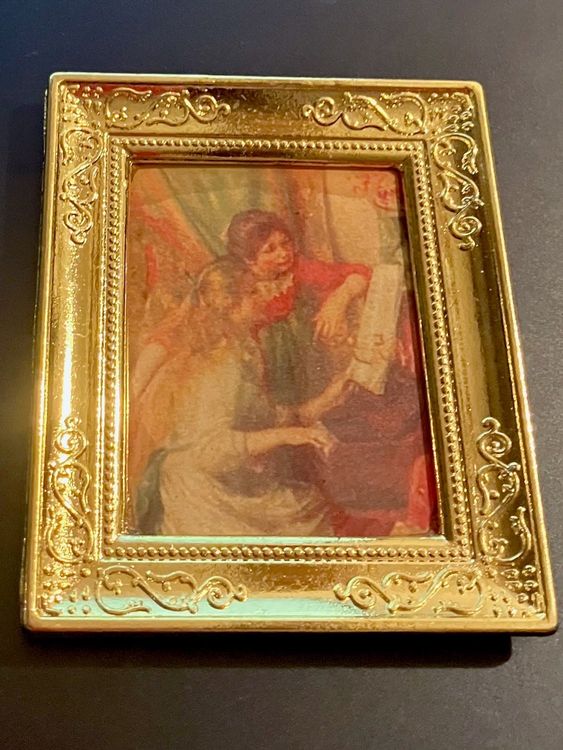 Bild (Mädchen/Klavier) f/Puppenstuben. Rahmen Mess. NP 11.50 (Neu und originalverpackt) in ...