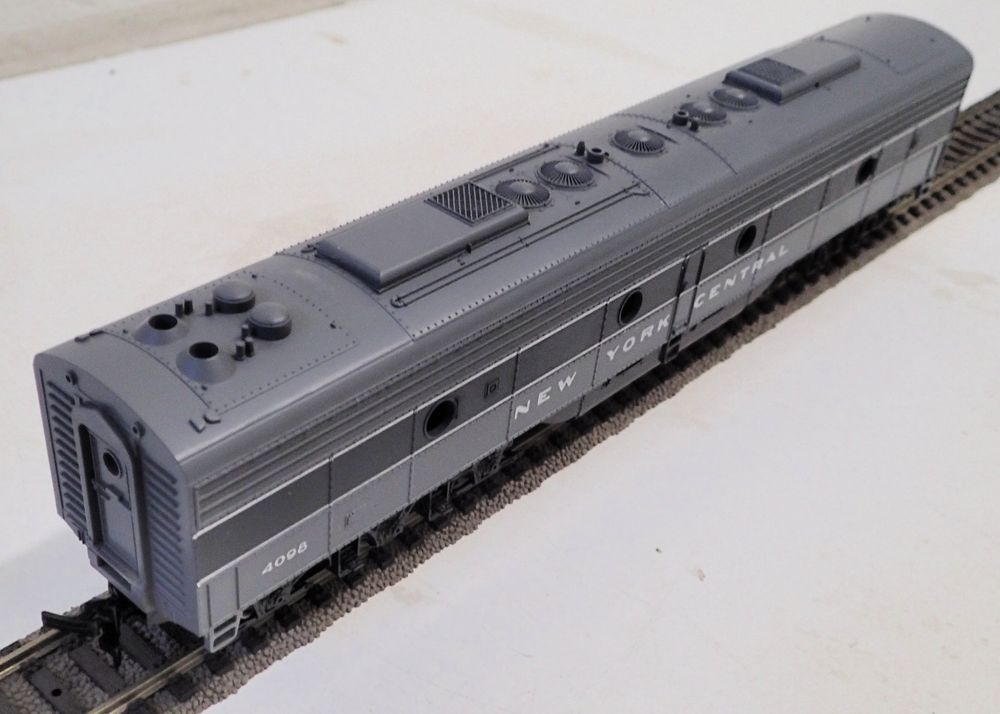 Rivarossi H0 USA N.-Y.Central Diesel EMD E8 Unit B Motorized (Gebraucht ...
