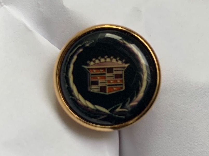 Pin Cadillac (Gebraucht) in Opfikon für CHF 5 – mit Lieferung auf ...