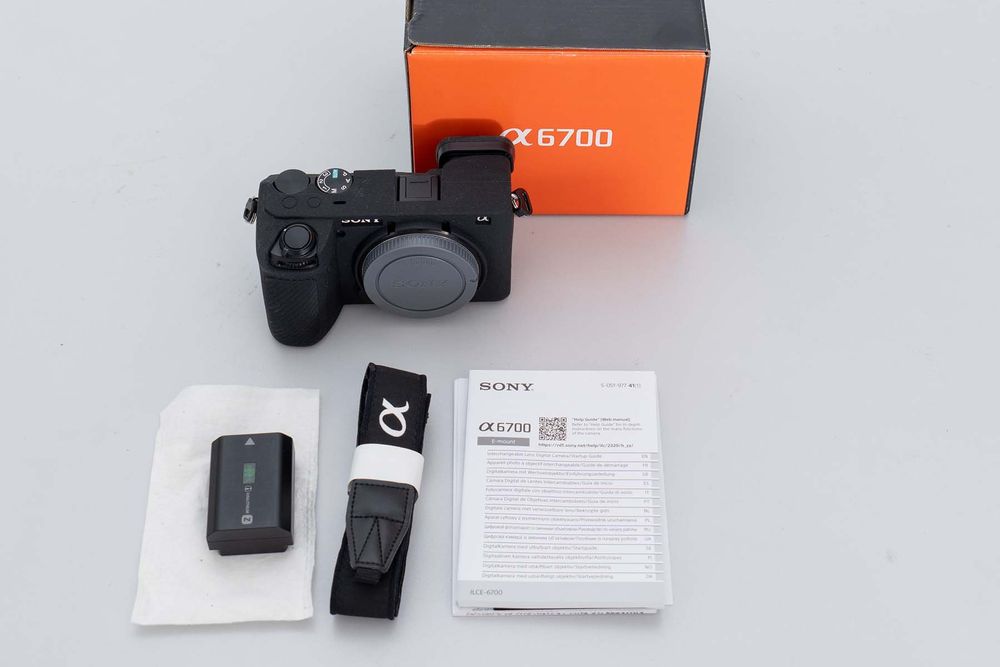 Top Sony Alpha 6700 A6700 & Sigma 18-50 F2.8 Kit (Gebraucht) in Basel ...