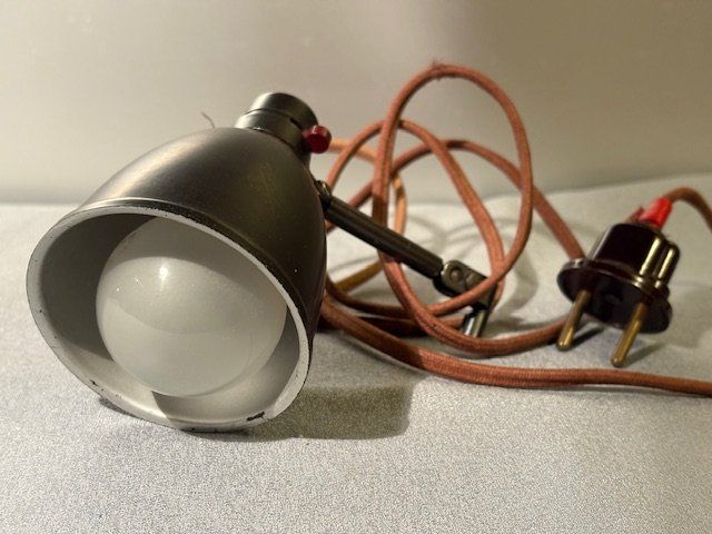 Vintage Nähmaschinen Lampe - 50iger Jahre !! Bakelit Stecker (Defekt) in Kriegstetten für CHF 10 ...