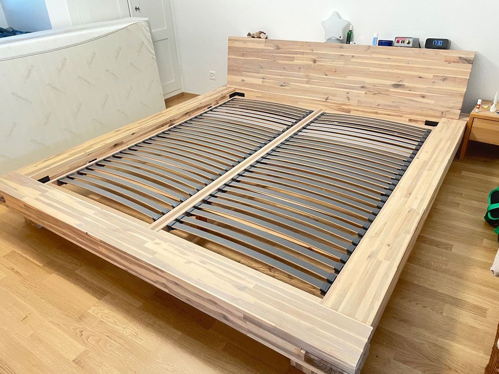 Doppelbett in Eiche-Hell (inkl. 2 Roste) | Kaufen auf Ricardo