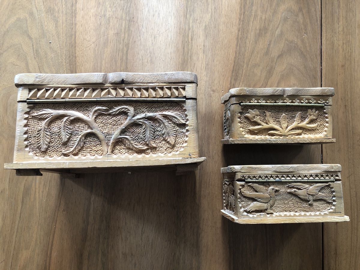 Coffrets sculptés par un artisan 🧑‍🎨 du Jura bernois (D'occasion) à ...