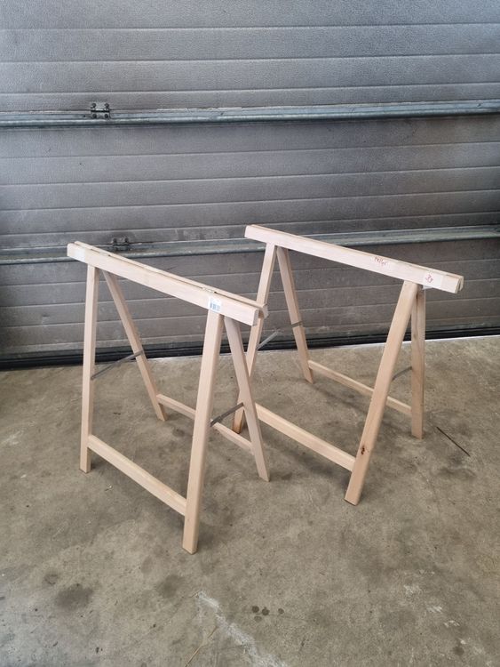 Elegantes Arbeitsböcke Aus Holz Fotos