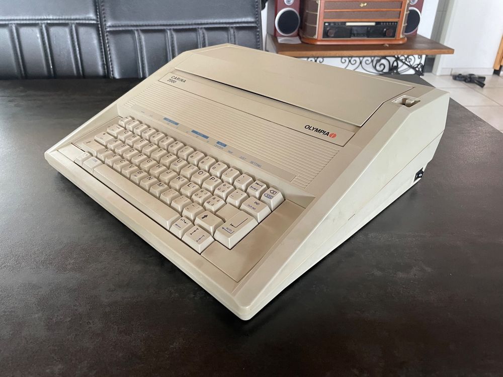Ancienne Machine à Écrire Olympia Carina 2000 (Gebraucht) in Vallamand ...