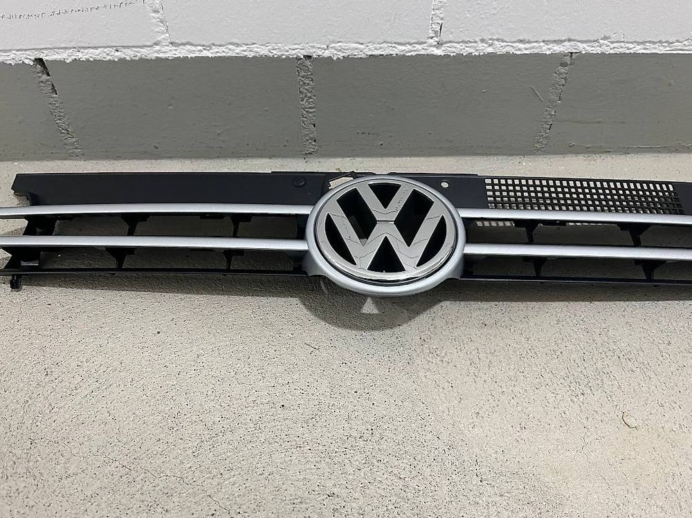 VW Golf 4 Original Frontgrill, mit VW-Logo (Neu (gemäss Beschreibung ...