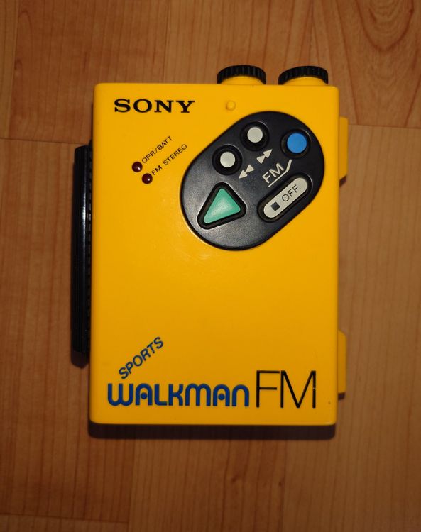 SONY WALKMAN WM-F5 SPORTS von 1983. Mit FM Radio. Rarität. (Gebraucht ...