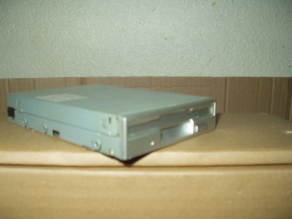 Floppy Disk Drive „Sony (Gebraucht) in Bern für CHF 2 – mit Lieferung ...