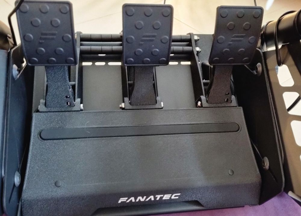 Fanatec Base/ Lenkrad / Pedalset/ Gaming Stuhl- XBOX-PC (Neu (gemäss ...