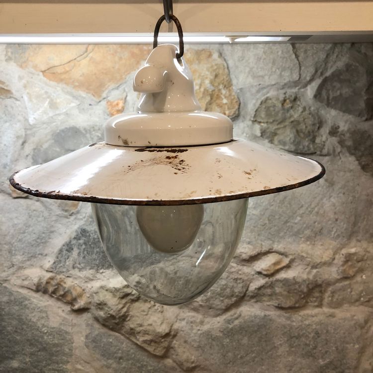 alte Stall-Lampe mit Porzellanfassung, ab 1.-- (Gebraucht) in Ittenthal ...