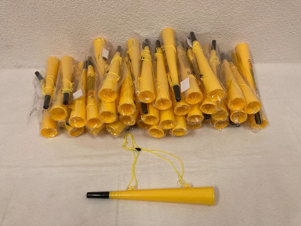 Restposten (50 Stk) Horn f.Fussballfans | Kaufen auf Ricardo