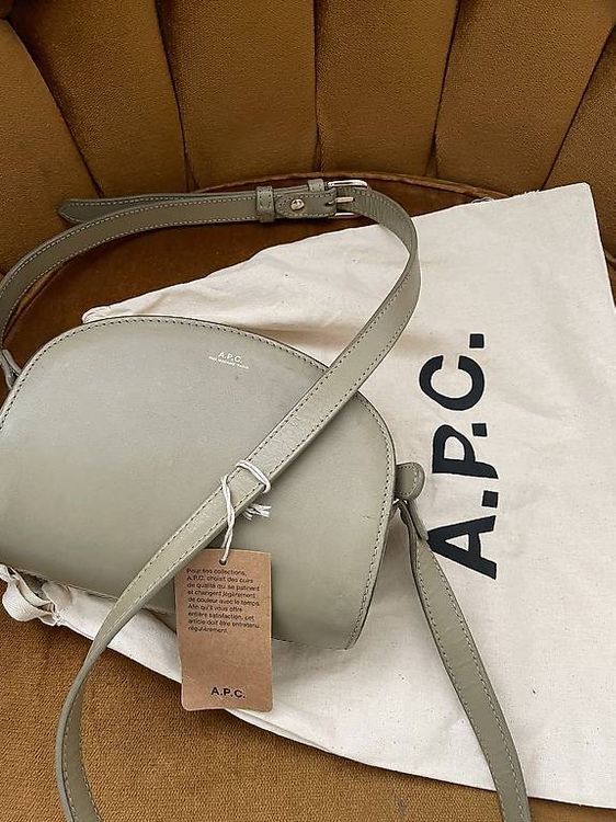 A.P.C. "Demi-Lune" Umhängetasche Leder - Schlamm/Taupe NEU | Kaufen auf ...