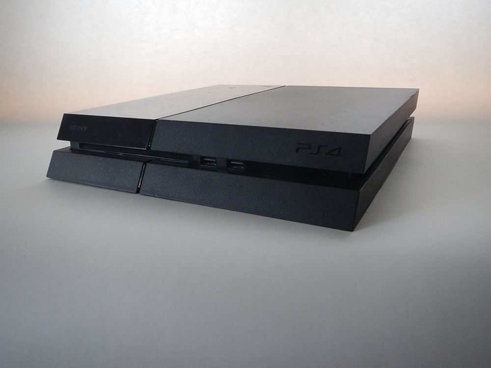 Sony Playstation 4, 500GB - revidiert FW 7.02 | Kaufen auf Ricardo