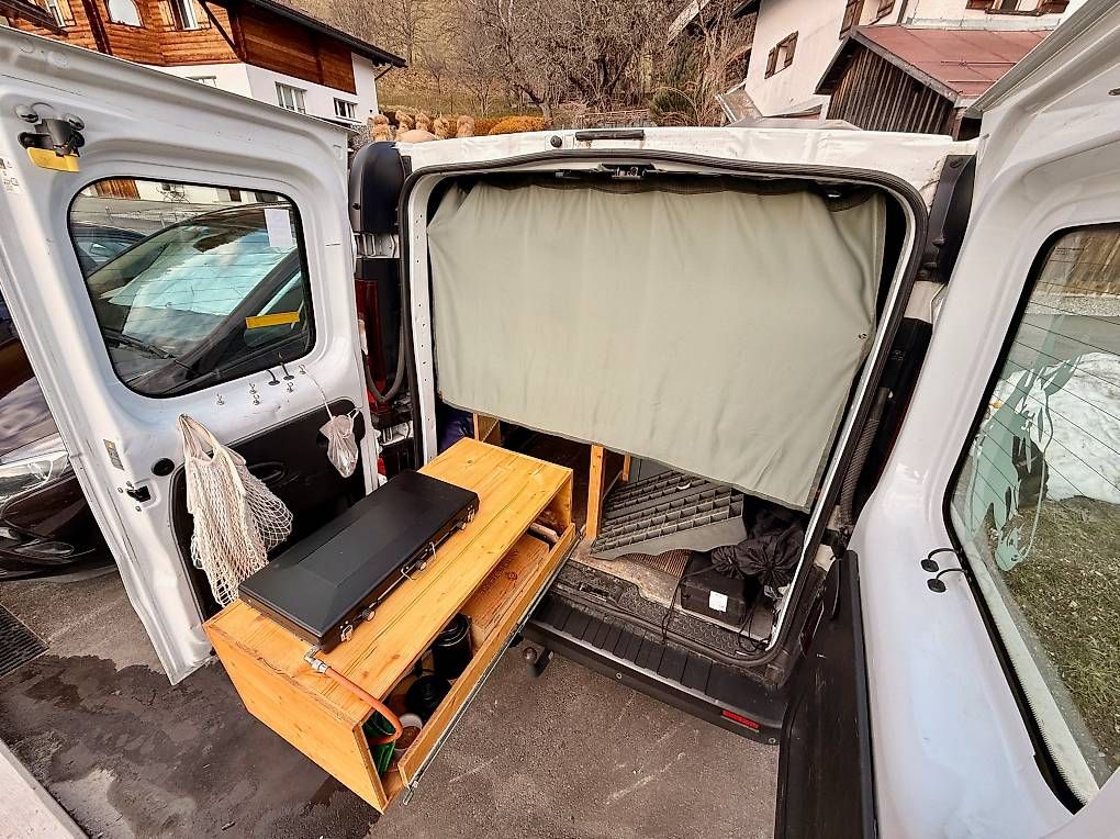 Renault Trafic L2: Individueller Camper-Ausbau (Armaflex) (Gebraucht ...