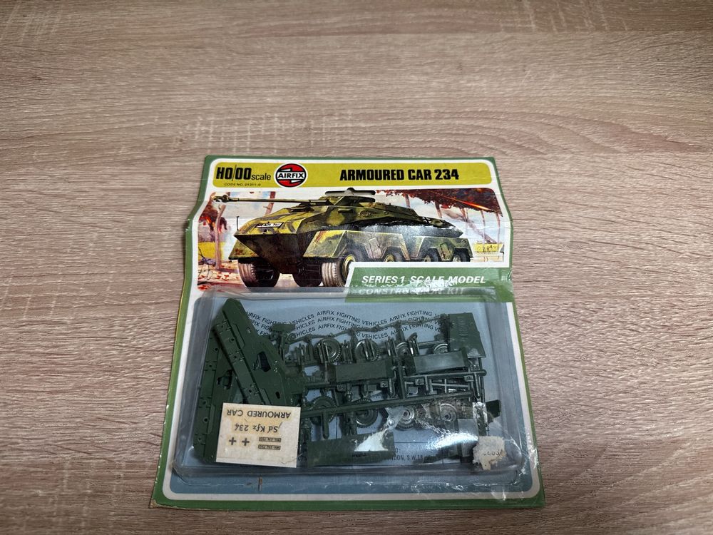 Airfix 01311-0 Armoured car 234 H0/00 OVP NEU (Neu und originalverpackt) in St-Aubin-Sauges für ...