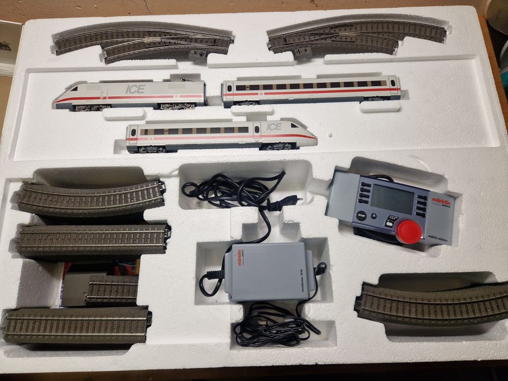 Riesiges Märklin Eisenbahn & Zubehör-Set mit Dampflokomotive | Kaufen ...