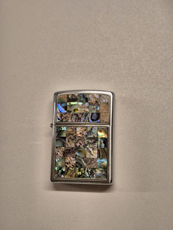 Zippo Feuerzeug Perlmutt Optik Jahrgang 2002 (Gebraucht) in Bonaduz für ...