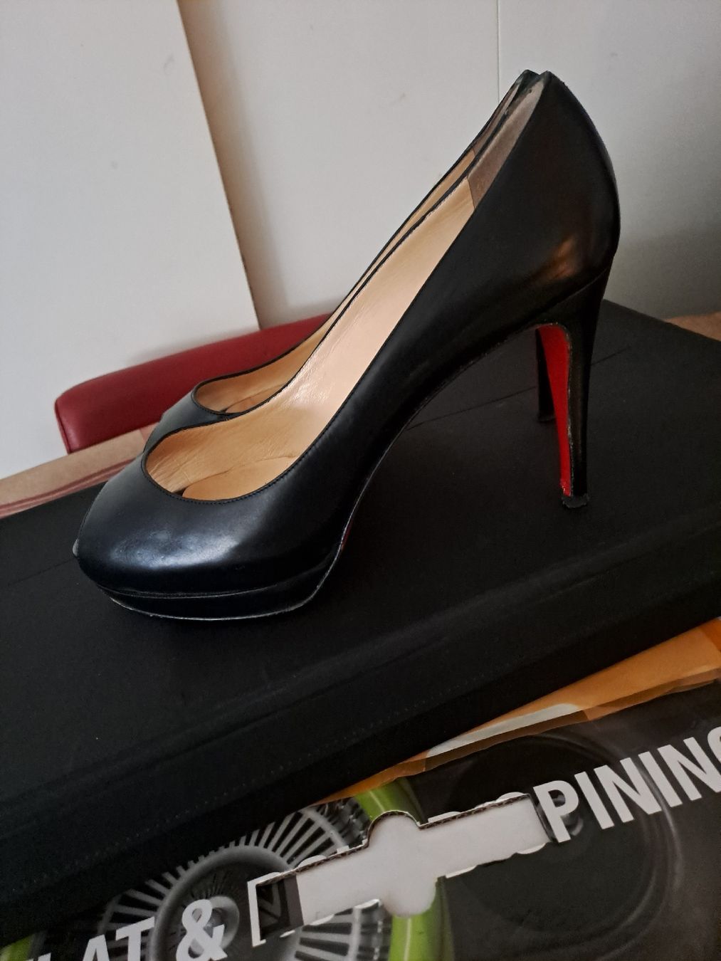Chaussures Louboutin (D'occasion) à 1205 geneve pour CHF 150 – avec ...