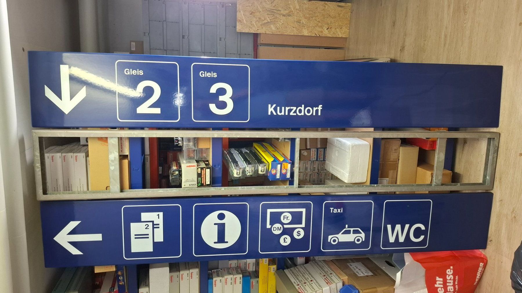 altes Emailschild zweiseitig m.Rahmen vom Bahnhof Frauenfeld (Gebraucht ...