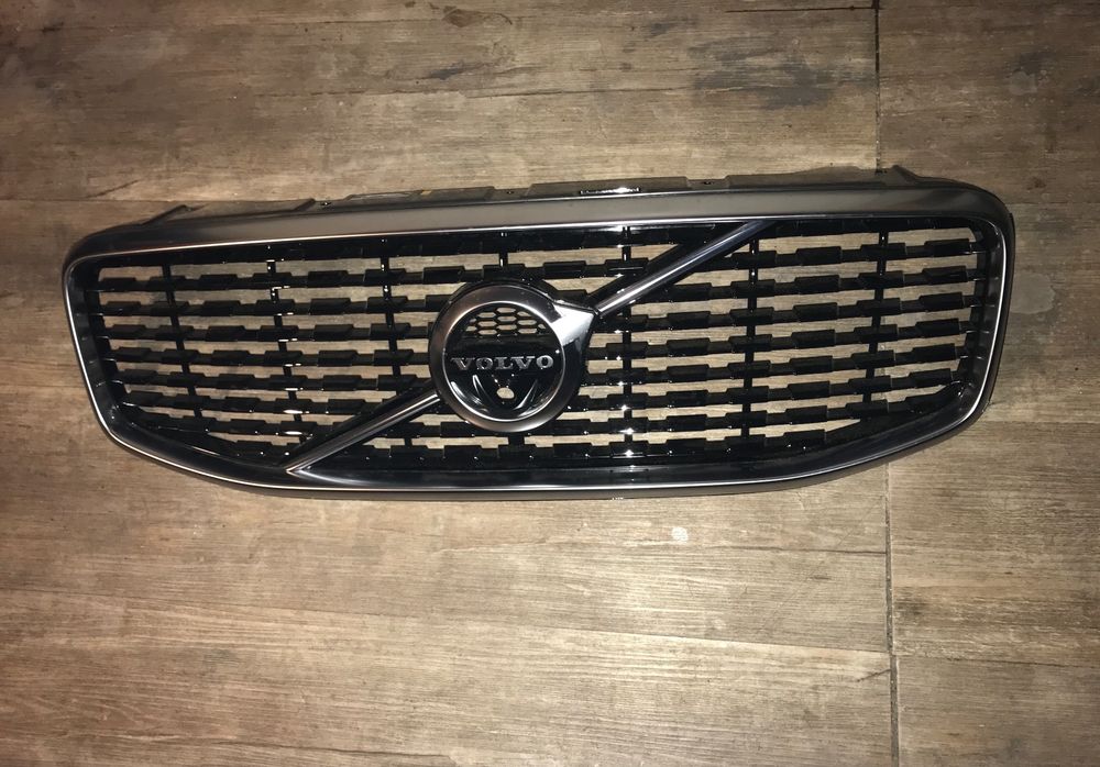 Volvo XC60 R-Design Kühlergrill (Neu)! (Neu und originalverpackt) in ...