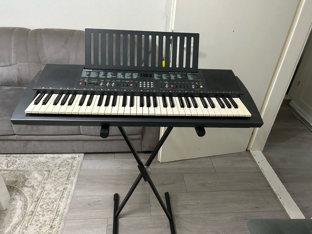 YAMAHA PSR-R200 Keyboard mit Netzteil und Ständer (Gebraucht) in Urdorf ...