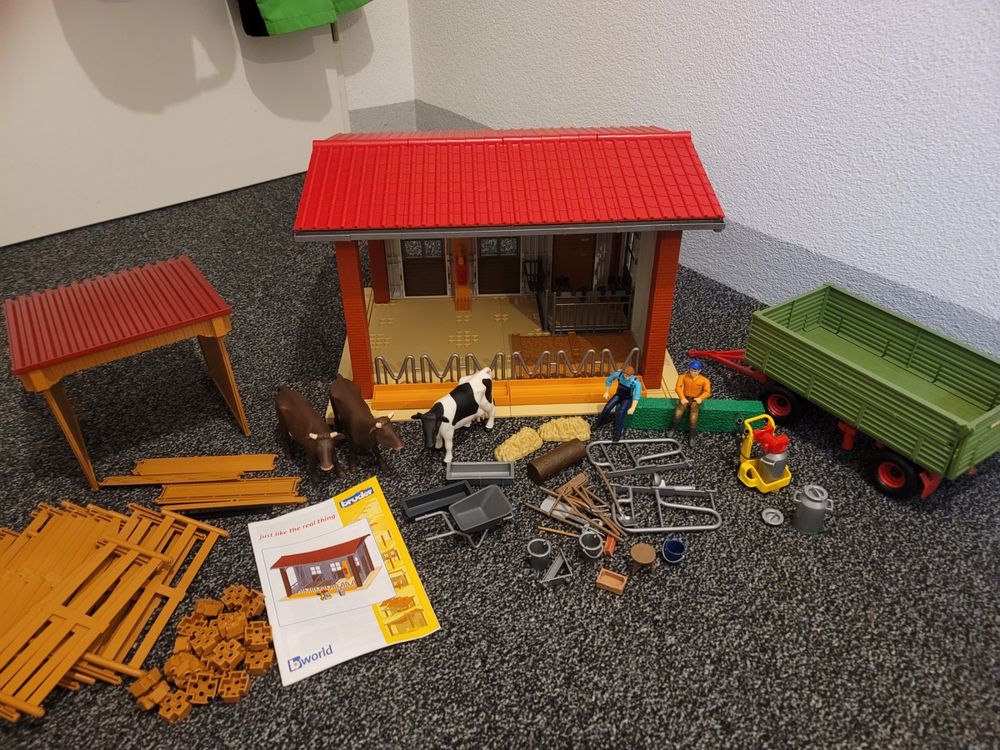 BRUDER 62621 Kuhstall mit Melkmaschine, Kuh und Figur (Gebraucht) in ...