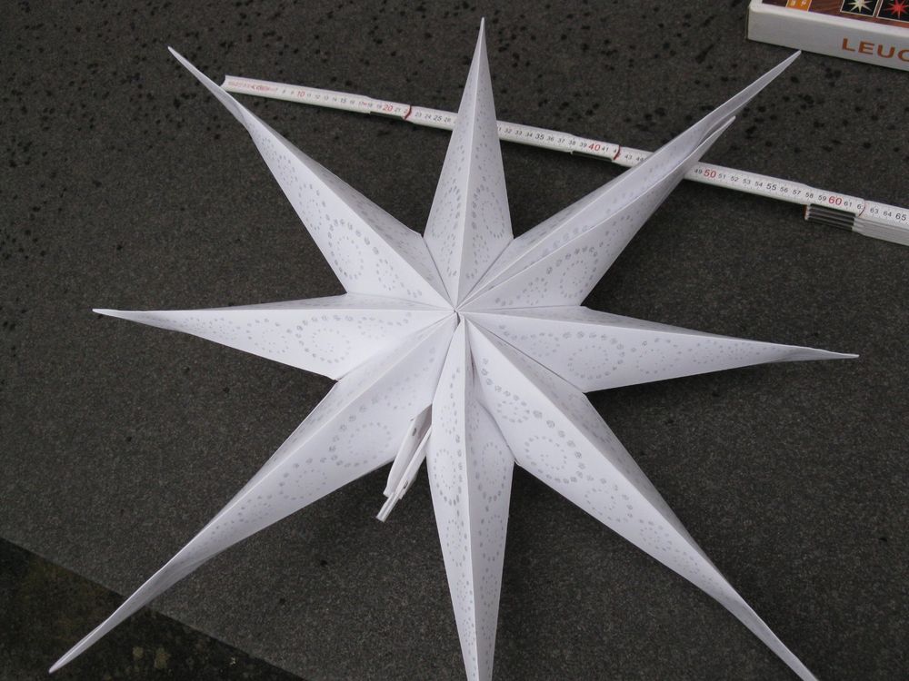 Stern mit 8 Spitzen, aus Leucht-Kunststoff (Gebraucht) in Hittnau für ...