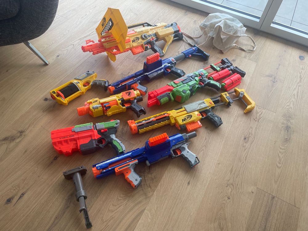 NERF Waffensammlung mit Automatik und Zubehör (Gebraucht) in Gisikon ...