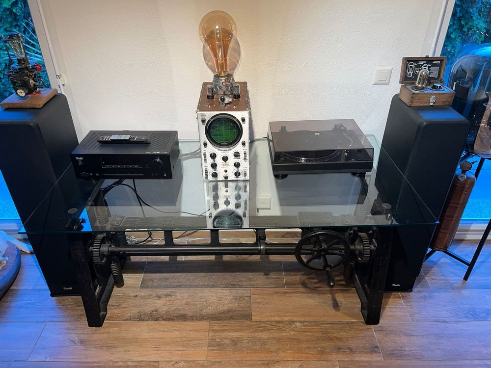 Magnifique table industrielle à rouages et manivelles (Gebraucht) in ...