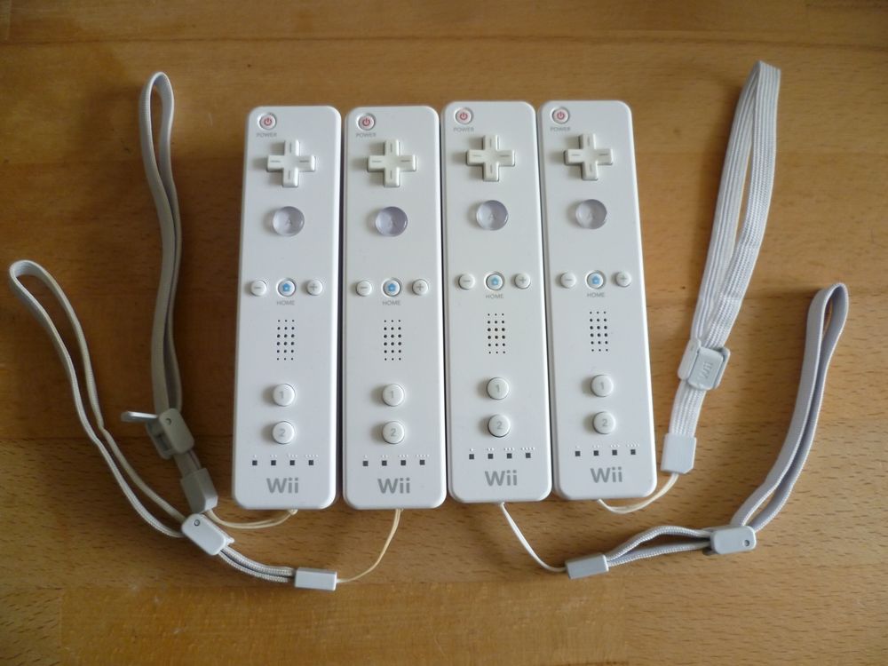 4 originale Nintendo Wii Remote Controller Wiimote (Gebraucht) in ...