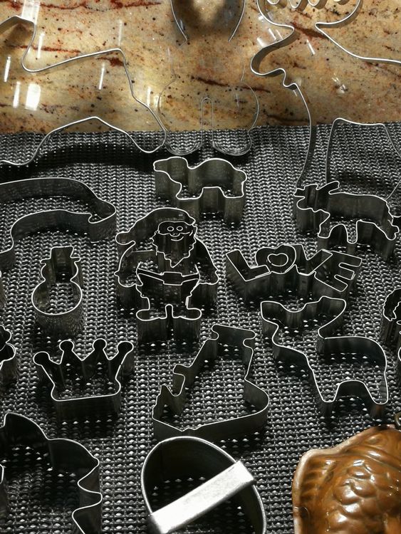 18 Ausstechformen 1 Backform Fisch (Gebraucht) in Walkringen für CHF 9 – mit Lieferung auf ...