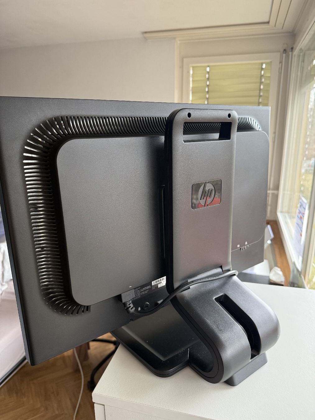 HP LA2405wg 24" Monitor – drehbar, höhenverstellbar (Gebraucht) in ...